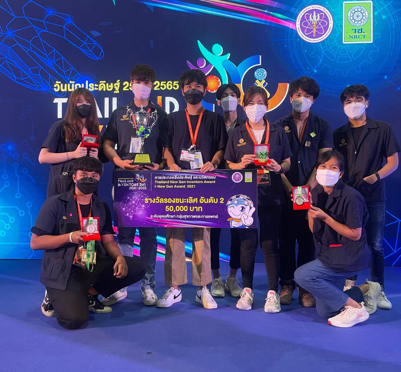Students from the Faculty of Engineering, Thammasat University received ...