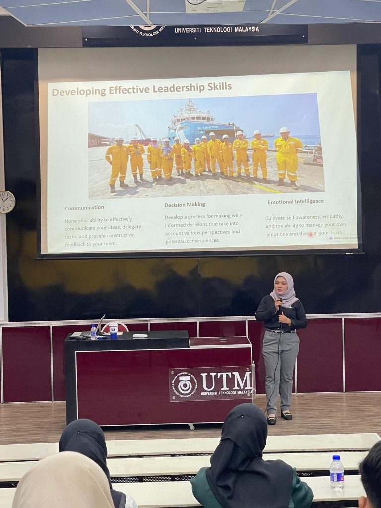 UTM Alumna Siti Fatimah Inspires Physics Students at Career Forum - AppliedHE Xtra Xtra