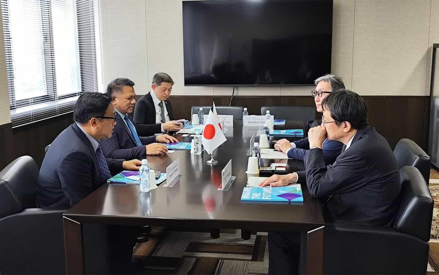 Courtesy Visit by Delegation from the University of the Philippines to ...